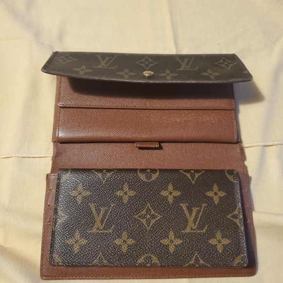 Louis Vuitton | Bags | Louis Vuitton Lv Monogram Wallet With Checkbook ...